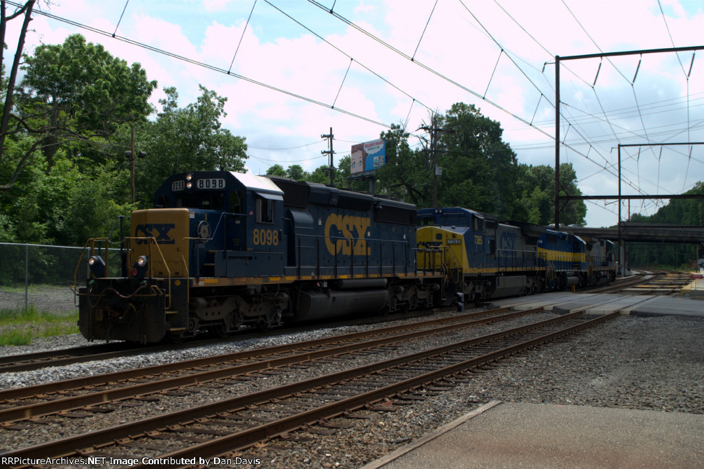 CSX SD40-2 8098 leads Q418-13